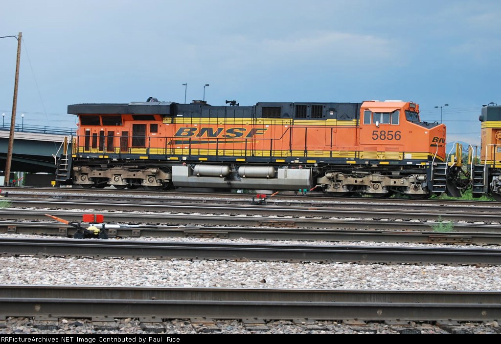 BNSF 5856